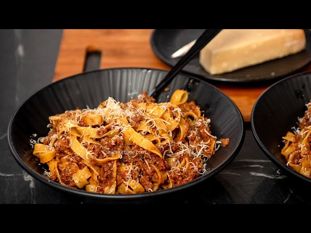 Paste cu ragù alla bolognese - rețeta originală de tagliatelle cu sos ...