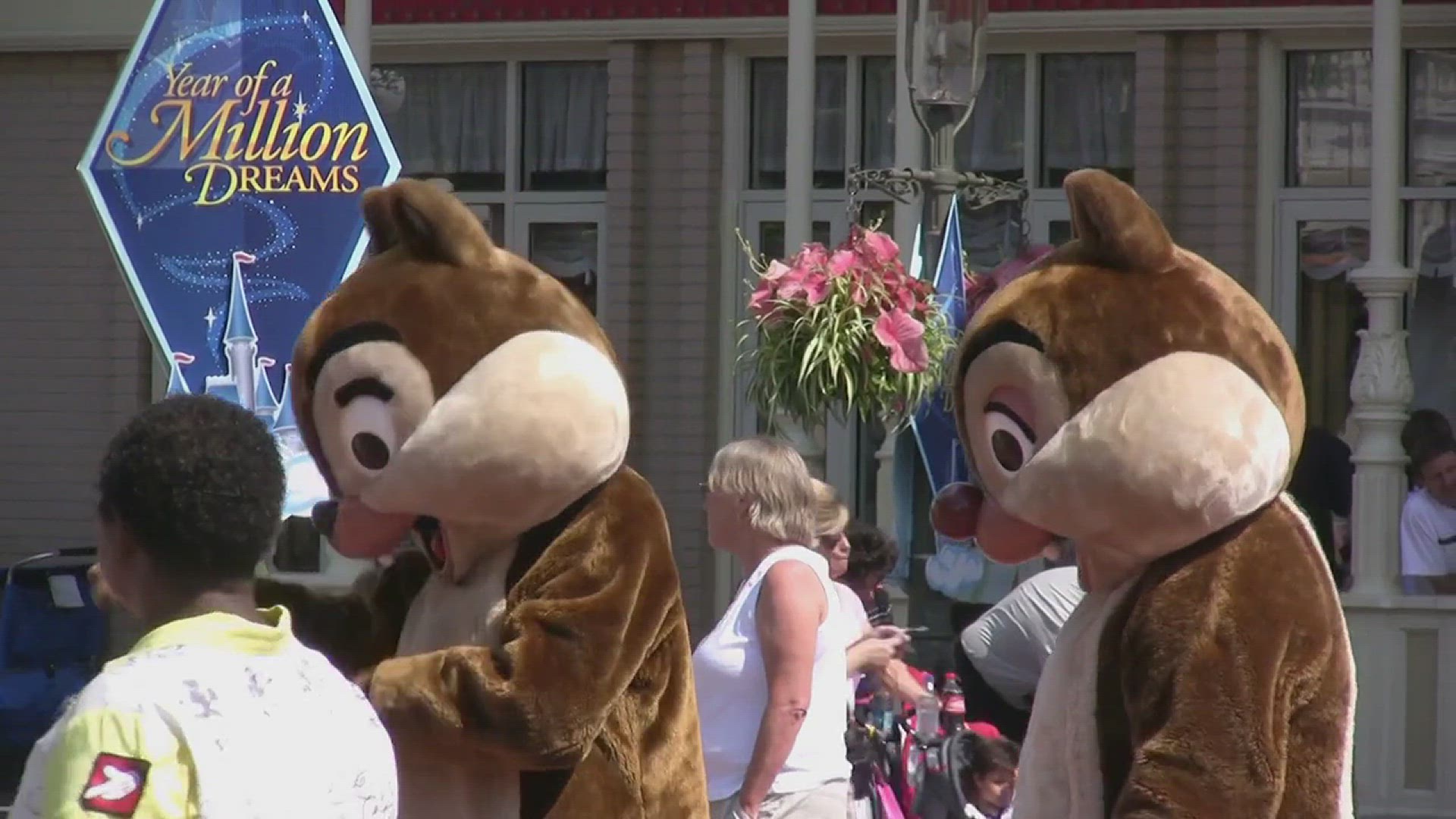 Mickey and Minnie Got a Fall Fashion Makeove... | Open Video